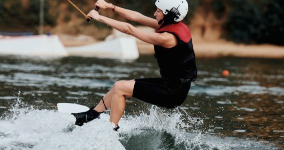 Wasserski: Wakeboardkurs 2.0 | 6 - 17 Jahre | Berghausen | Kursfreunde